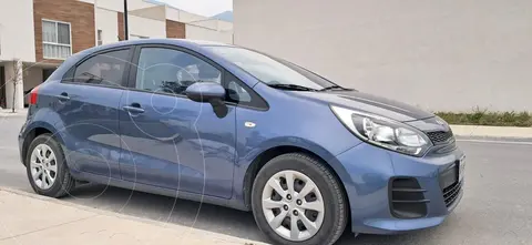 Kia Rio Hatchback LX usado (2016) color Azul precio $182,000