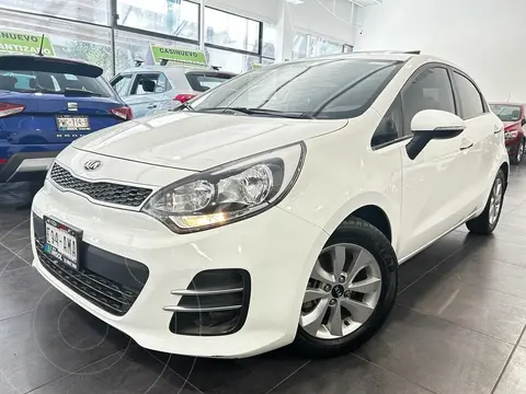 Kia Rio Hatchback EX usado (2017) color Blanco precio $237,000