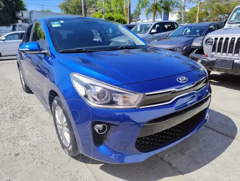 Kia Rio Hatchback EX Aut usado (2018) color Azul precio $235,000