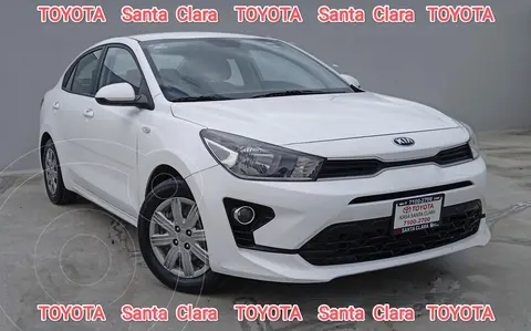 Kia Rio Sedan L Aut usado (2021) color Blanco precio $225,000
