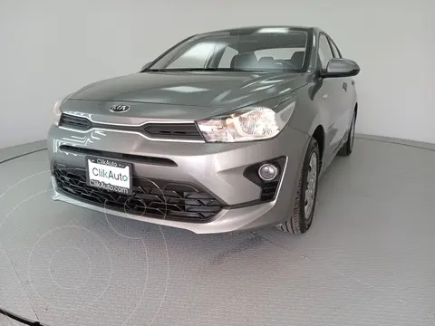 Kia Rio Sedan L Aut usado (2021) color plateado precio $210,000