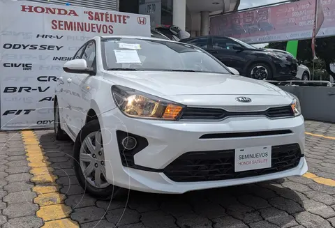 Kia Rio Sedan L Aut usado (2021) color Blanco precio $227,000