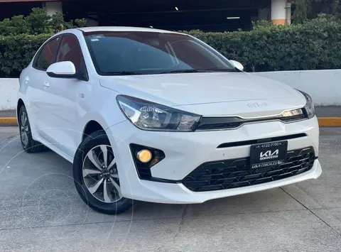 Kia Rio Sedan LX Aut usado (2023) color Blanco precio $289,800