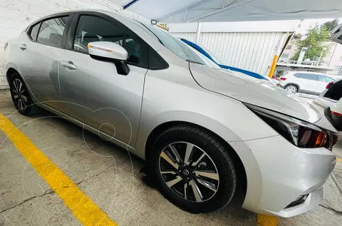 Nissan Versa Advance usado (2020) color Plata precio $294,999