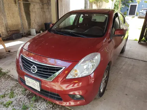 Nissan Versa Advance Aut usado (2013) color Rojo precio $140,000
