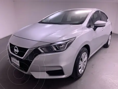 Nissan Versa Sense usado (2020) color plateado precio $238,900