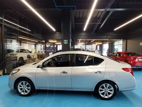 Nissan Versa Advance Aut usado (2015) color plateado precio $159,000