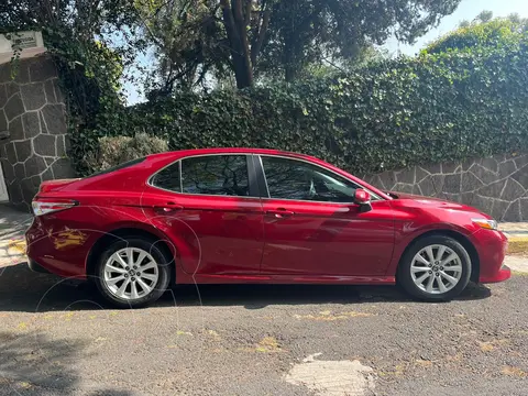 Toyota Camry LE 2.5L usado (2019) color Rojo precio $360,000