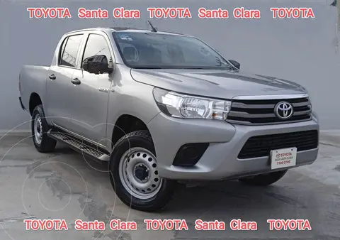Toyota Hilux Cabina Doble Base usado (2021) color plateado precio $450,000