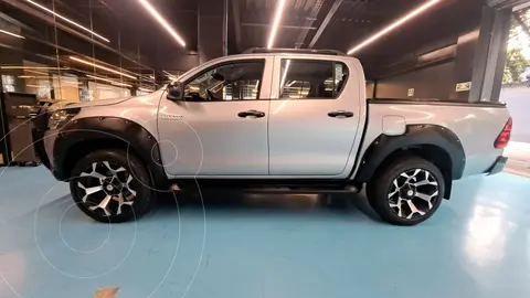 Toyota Hilux Cabina Doble Base usado (2019) color plateado precio $460,000
