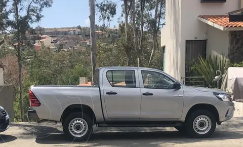 Toyota Hilux Cabina Doble Base usado (2019) color Plata precio $438,000