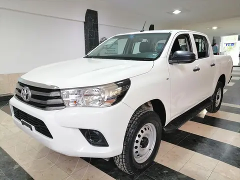 Toyota Hilux DOBLE CABINA BASE usado (2020) color Blanco precio $365,000