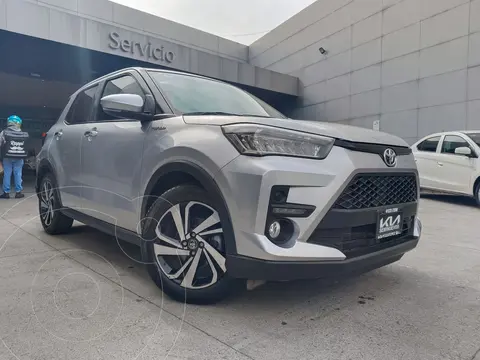 Toyota Raize XLE usado (2022) color plateado precio $285,000