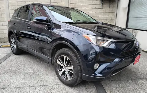 Toyota RAV4 XLE 4WD usado (2018) color Azul Marino precio $390,000