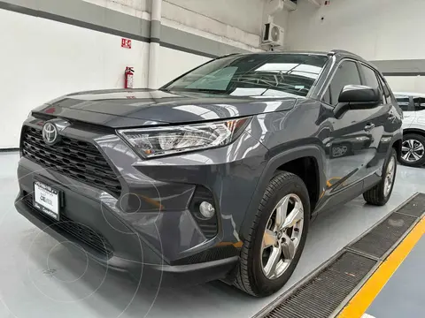 Toyota RAV4 XLE usado (2022) color Gris precio $539,000