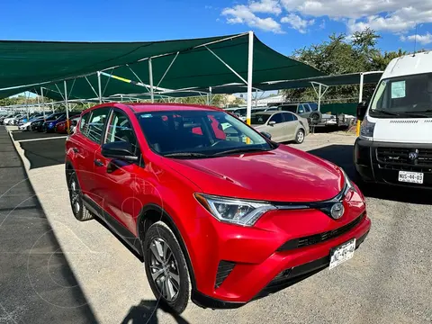 Toyota RAV4 LE usado (2017) color Rojo precio $329,500