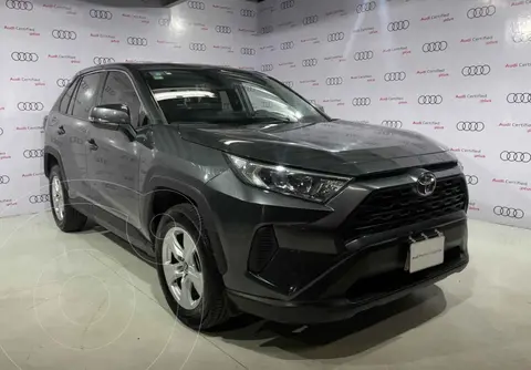 Toyota RAV4 LE usado (2020) color Gris precio $475,000