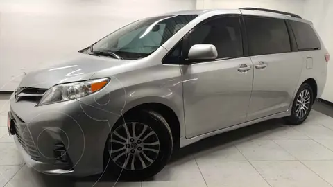 Toyota Sienna XLE usado (2020) color Plata precio $630,000
