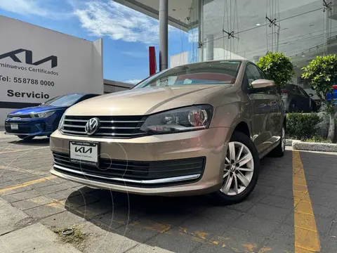 Volkswagen Vento Comfortline usado (2018) color Dorado precio $210,000